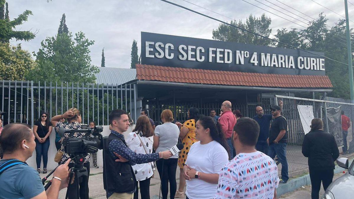 Toman padres de familia Secundaria Federal 4 - El Heraldo de Chihuahua | Noticias Locales ...